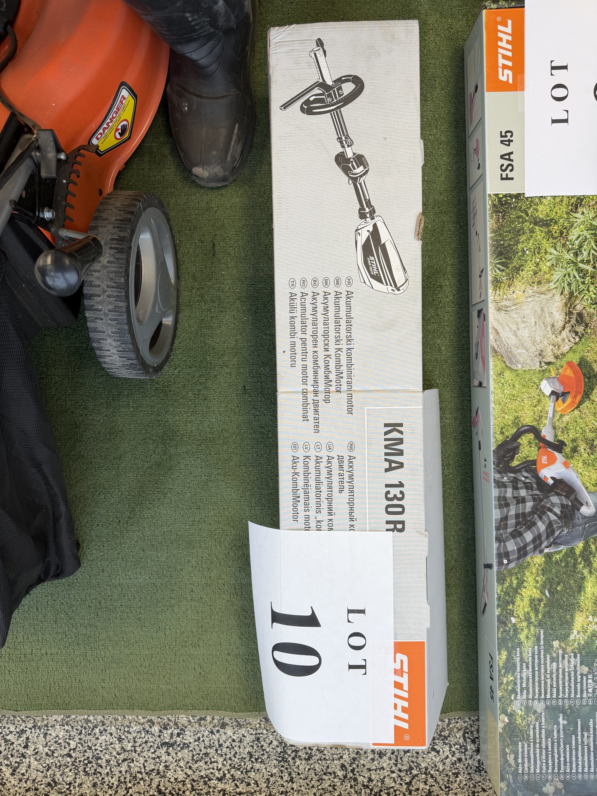 Lot 10- Moteur électrique Stihl KMA 130R , sans batterie et chargeur ...